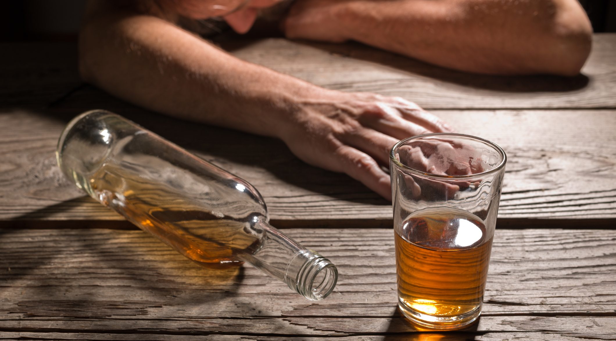 Recognizing Alcohol Poisoning: Symptoms and Risks – APOMUDEN